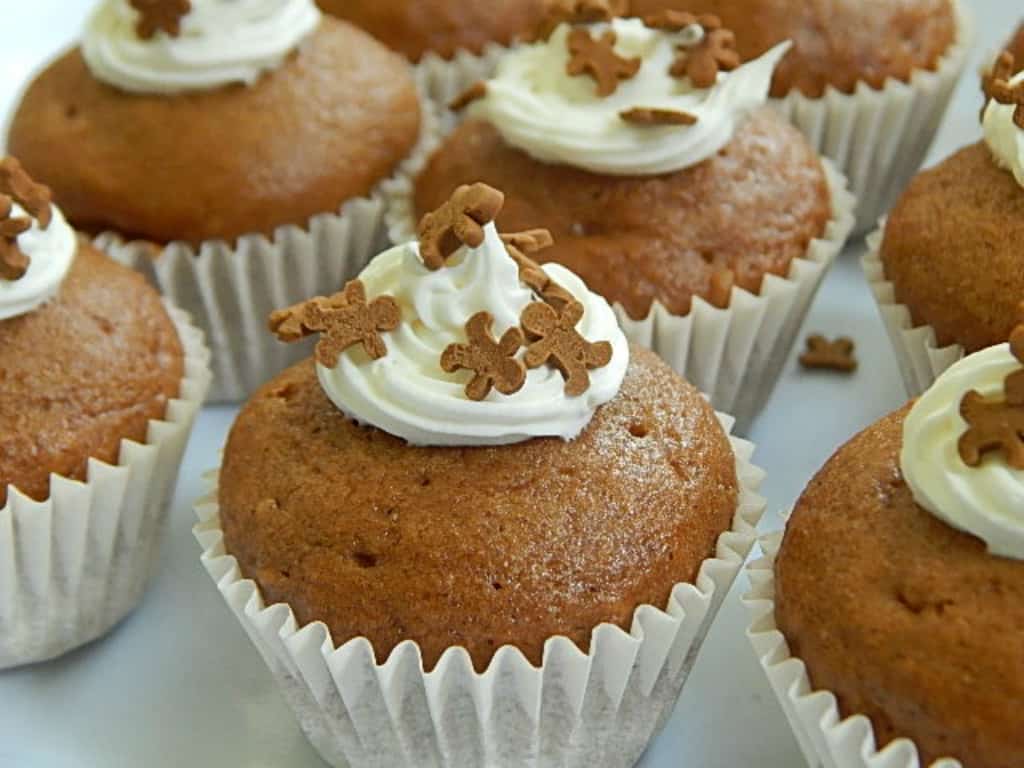 Mini gingerbread cupcakes - Drizzle Me Skinny!