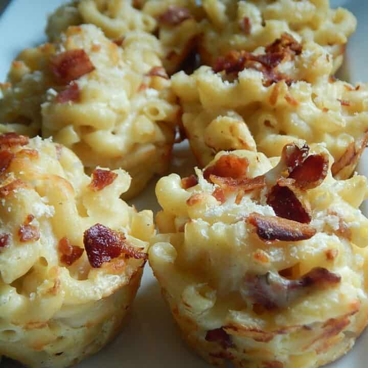 Cheesy bacon mac & cheese cups - Drizzle Me Skinny!