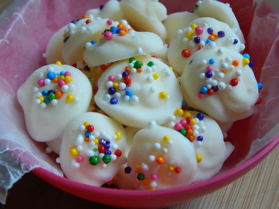 Frozen Yogurt Buttons - Drizzle Me Skinny!