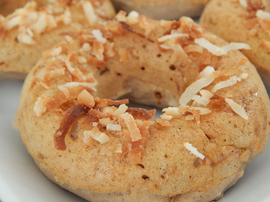 Toasted coconut donuts - Drizzle Me Skinny!