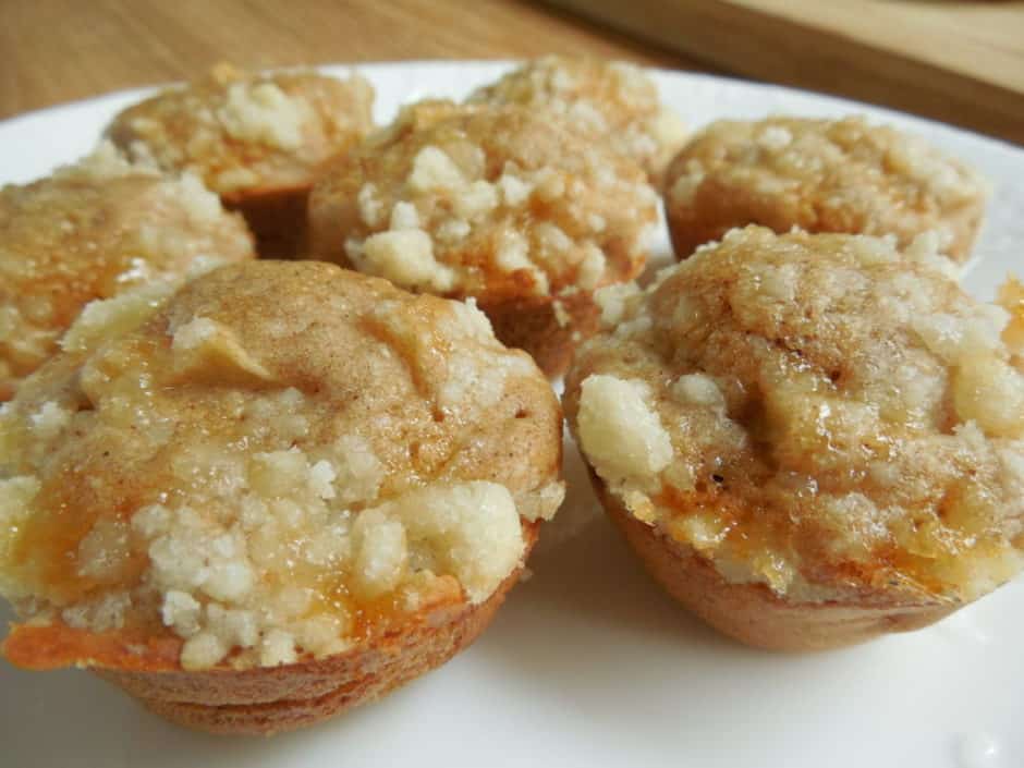 Apple Crumble Muffins - Drizzle Me Skinny!