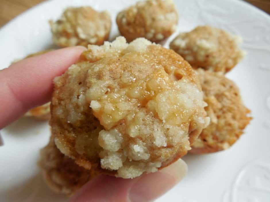 Apple Crumble Muffins - Drizzle Me Skinny!