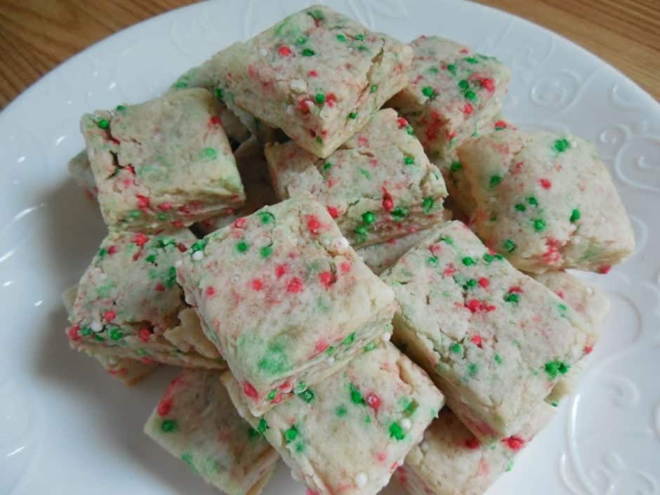 Christmas yogurt shortbread - Drizzle Me Skinny!