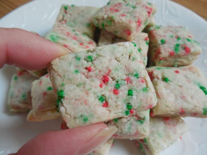 Christmas yogurt shortbread - Drizzle Me Skinny!