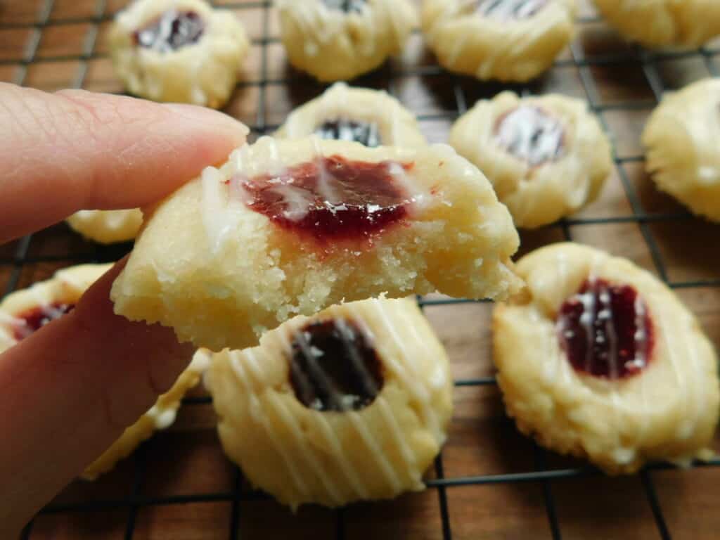 Shortbread Cookies With Jam - Drizzle Me Skinny!