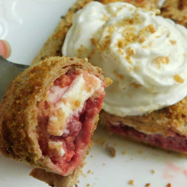 Flatout raspberry cream cheese rolls - Drizzle Me Skinny!