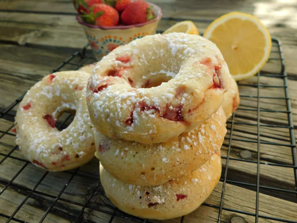 Strawberry Donuts - Drizzle Me Skinny!