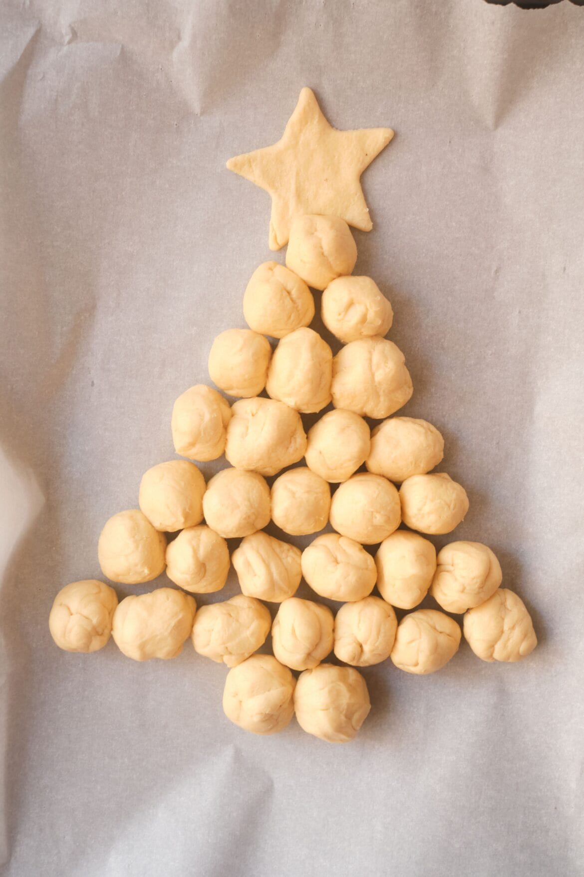 Pull apart Christmas tree cheesy bread - Drizzle Me Skinny!