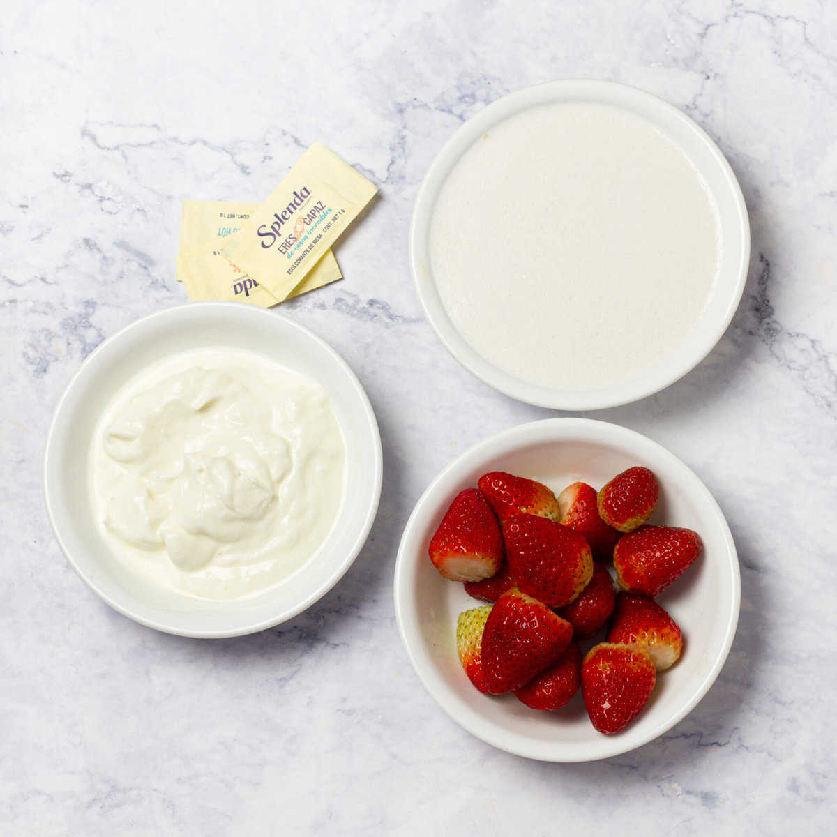 Homemade Strawberry Frozen Yogurt - Drizzle Me Skinny!