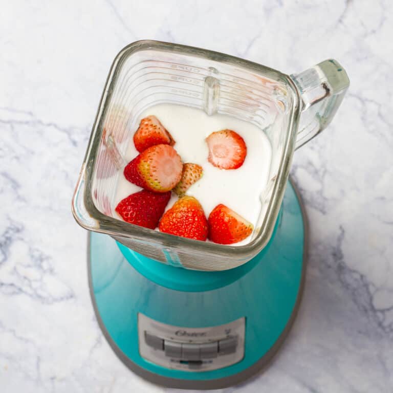 Homemade Strawberry Frozen Yogurt - Drizzle Me Skinny!
