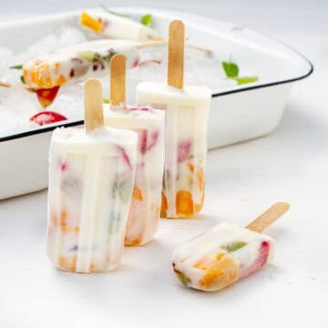 Healthy Yogurt and Fruit Ice Pops | WW Points - Drizzle Me Skinny!