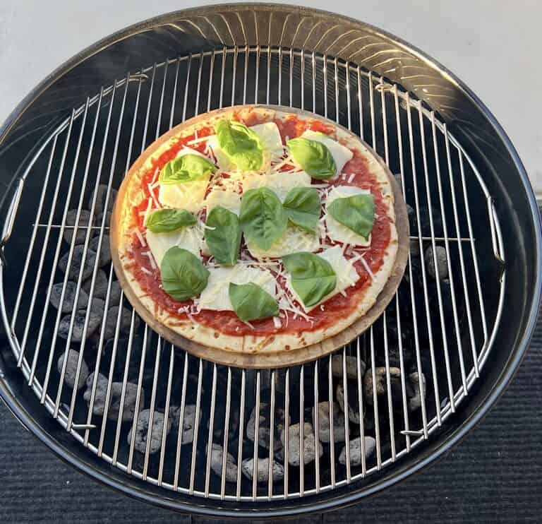 How To Make Perfect Pizza On Your Weber Grill In 5 Simple Steps ...
