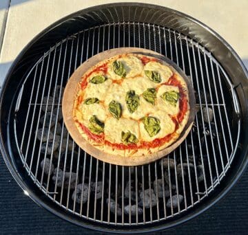 How To Make Perfect Pizza On Your Weber Grill In 5 Simple Steps ...